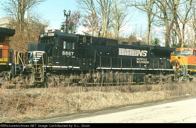 NS 8867 @ RR Ave